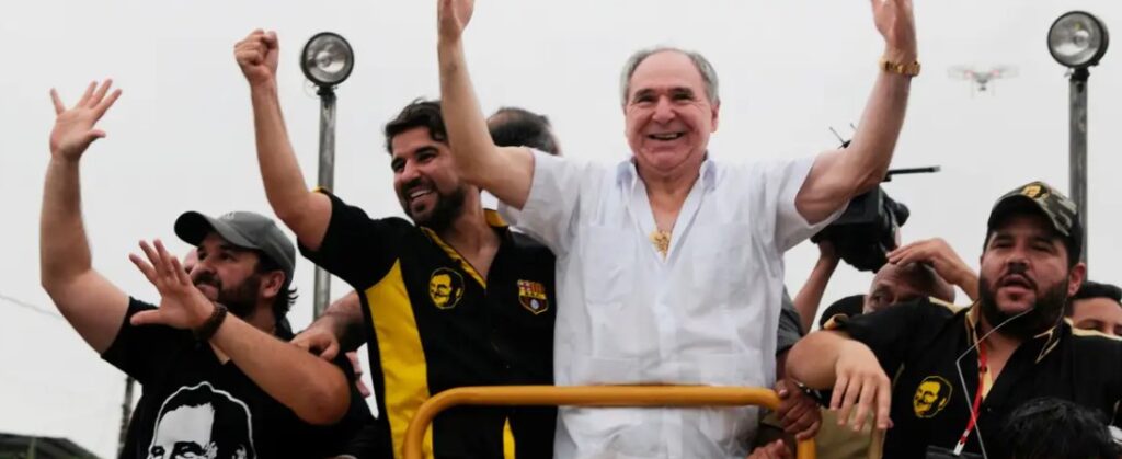 ABDALÁ BUCARAM: EL ABANDERADO OLÍMPICO QUE ACABÓ DE PRESIDENTE DE ...