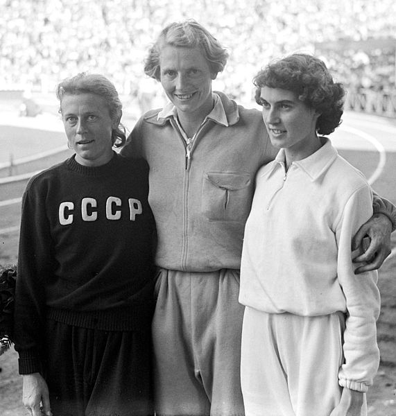 DOROTHY MANLEY: LA ATLETA QUE CASI NO ENTRENÓ Y FUE MEDALLA OLÍMPICA ...