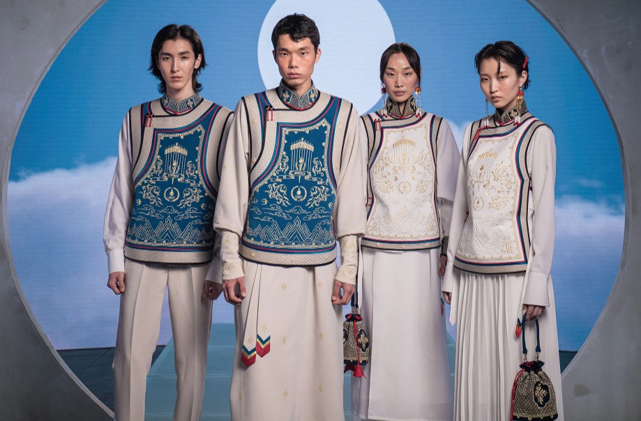LOS UNIFORMES Y ABANDERADOS DEL DESFILE DE PARÍS 2024 – Historias de ...