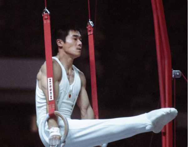 MOMENTOS OLÍMPICOS MÁGICOS 122: SHUN FUJIMOTO COMPITe GRAVEMENTE ...