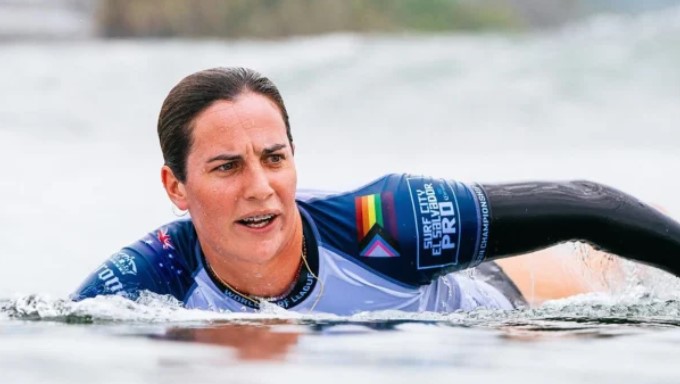 TYLER WRIGHT: TODA UNA VIDA DE LUCHAS DENTRO Y FUERA DEL SURF – Historias de los Juegos